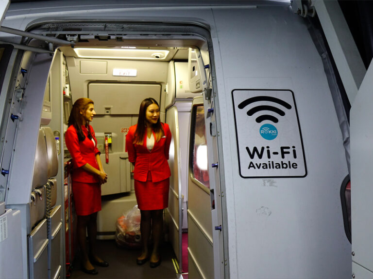 Everything about Wi-Fi Internet on Airplanes - Blog