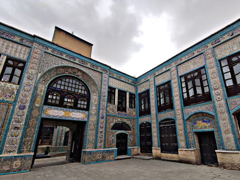 Moaven-Ol-Molk's Mausoleum