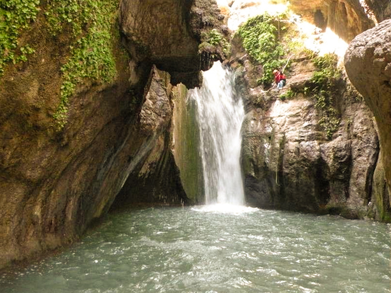 Tang-e Tamoradi Waterfall